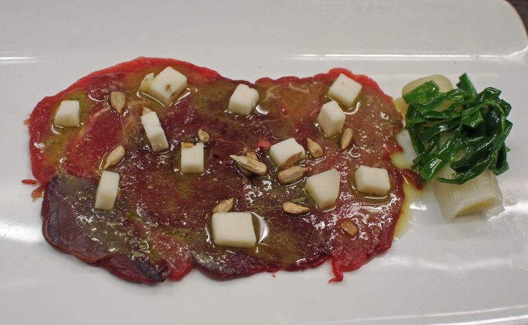 Gemarineerde duivenborst met prei en geitenkaas | Cuisine Culinaire ...